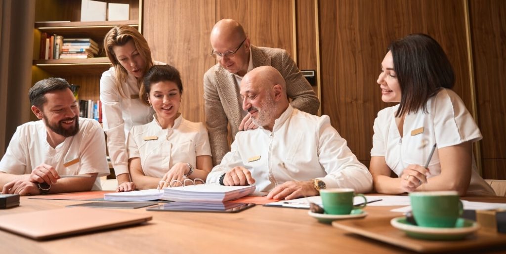 Pros and Cons of Assisted Living: What Seniors Should Know